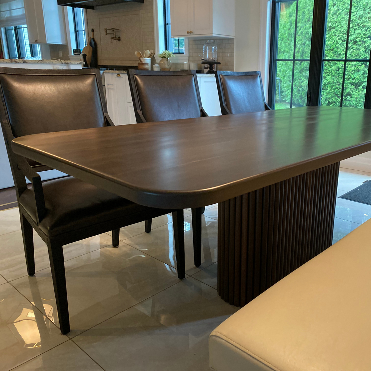 Opal Rectangular Dining Table: Solid Hardwood with Rounded Corners – ref.