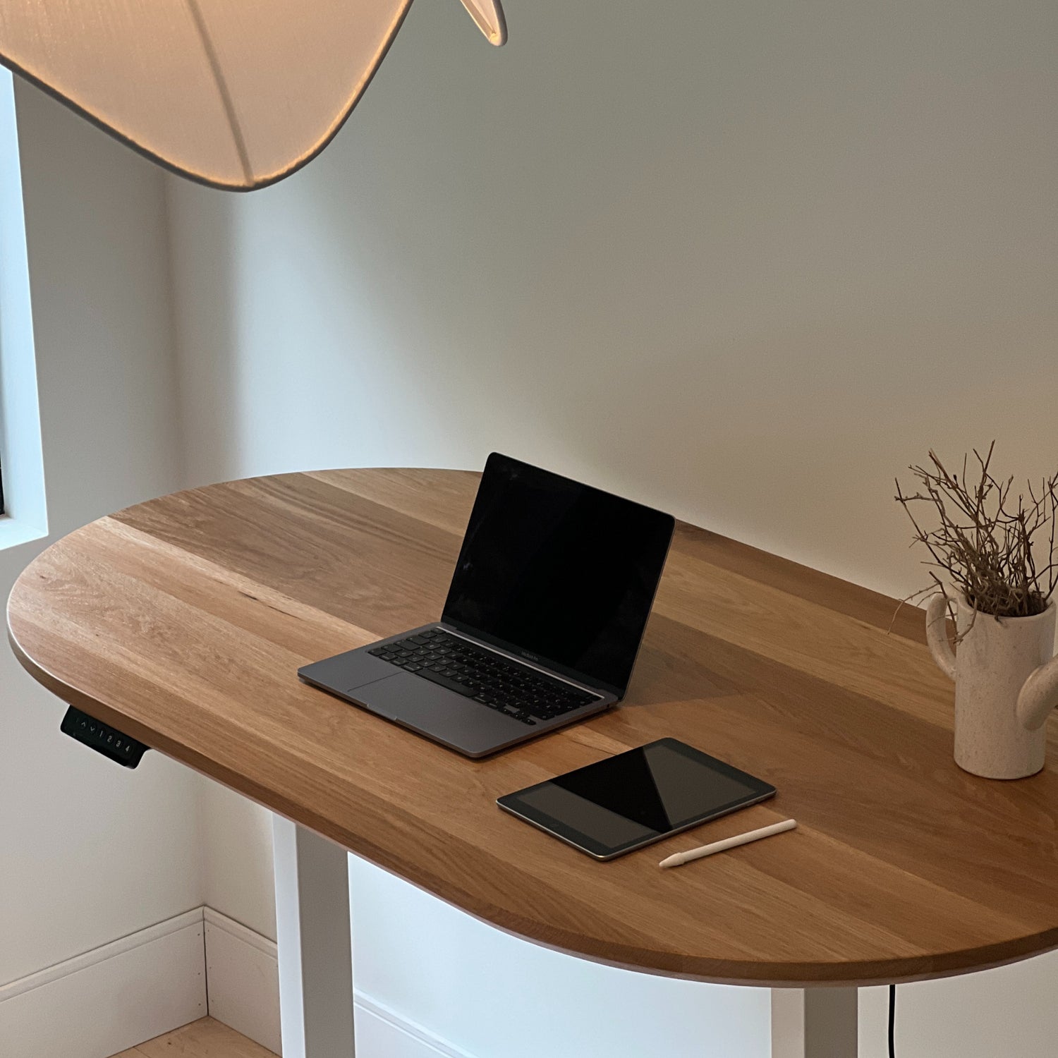 The Oblong Oval Standing Desk - Solid Wood, Adjustable, Customizable | ref.